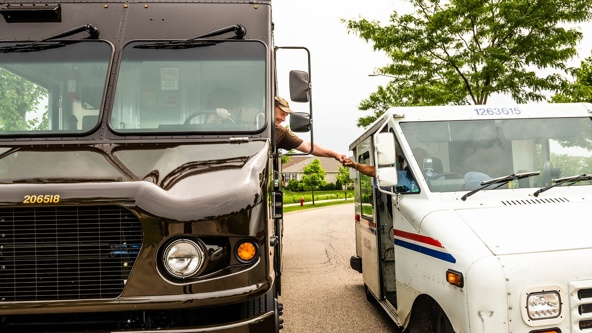 Se firma un contrato histórico: UPS asumirá las entregas del Servicio ...