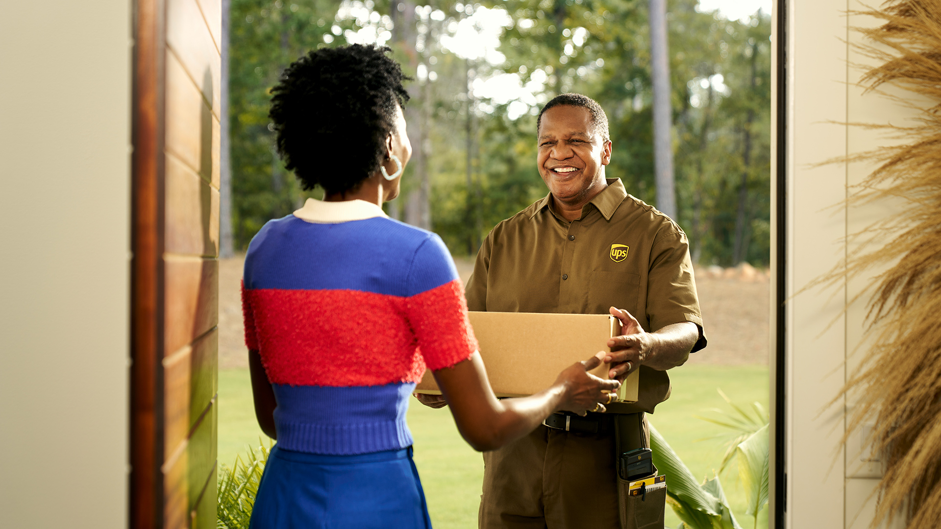 UPS Ground Saver 和 UPS Ground with Freight Pricing 以经济的价格提供可靠的服务